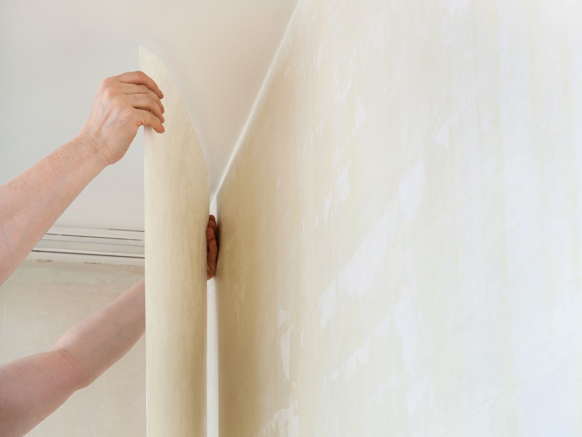 cara pasang wallpaper dinding